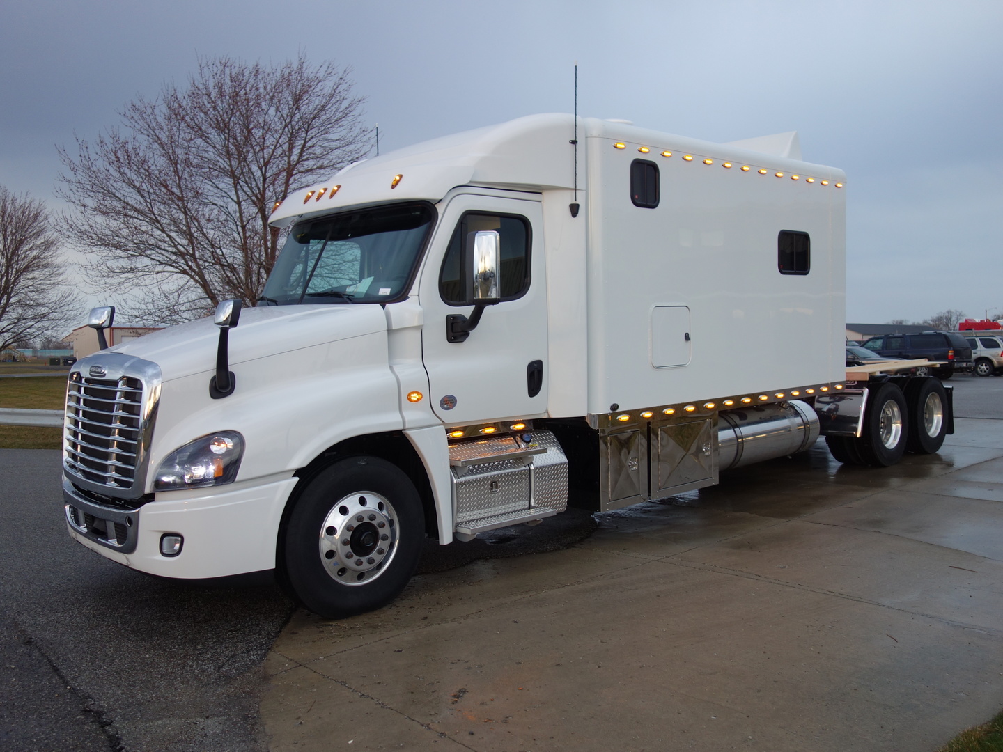 Freightliner Cascadia :: ARI Legacy Sleepers