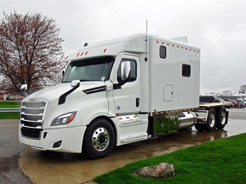 Freightliner Cascadia :: ARI Legacy Sleepers